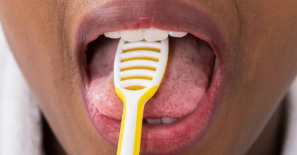 15 Benefits Of Tongue Scraping And How To Do It Properly!