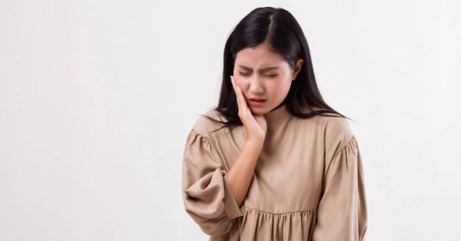 10 Causes Why Your Back Teeth Hurt When You Bite Down & Treatment!